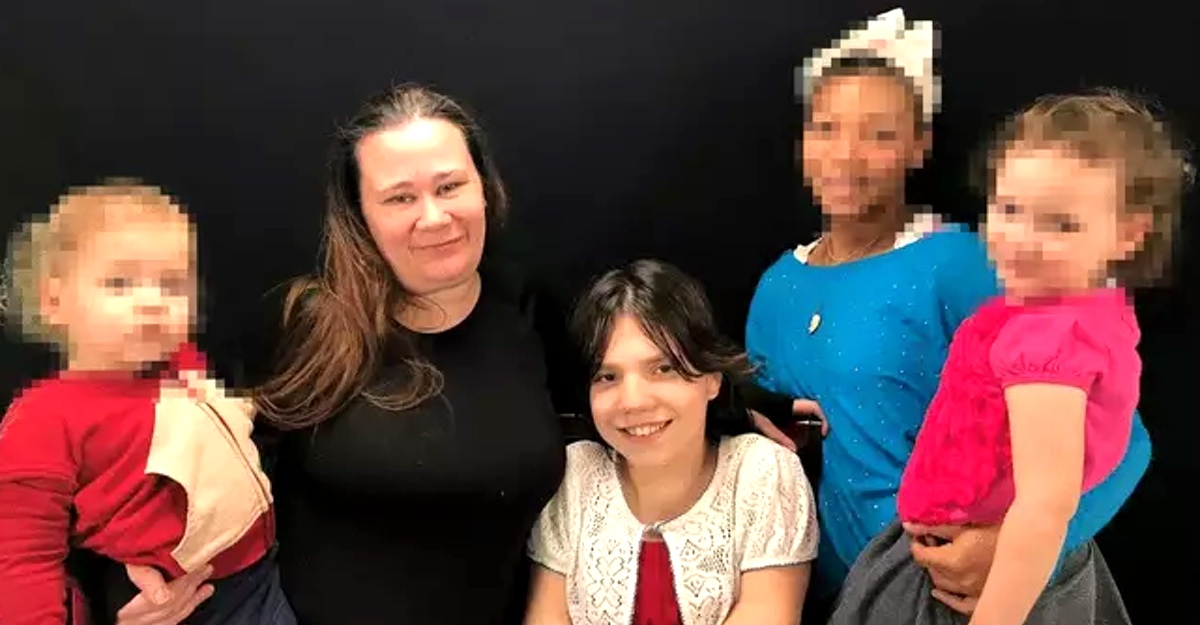 La "enana estafadora" encontró otra familia: "Es la más dulce y bella ...