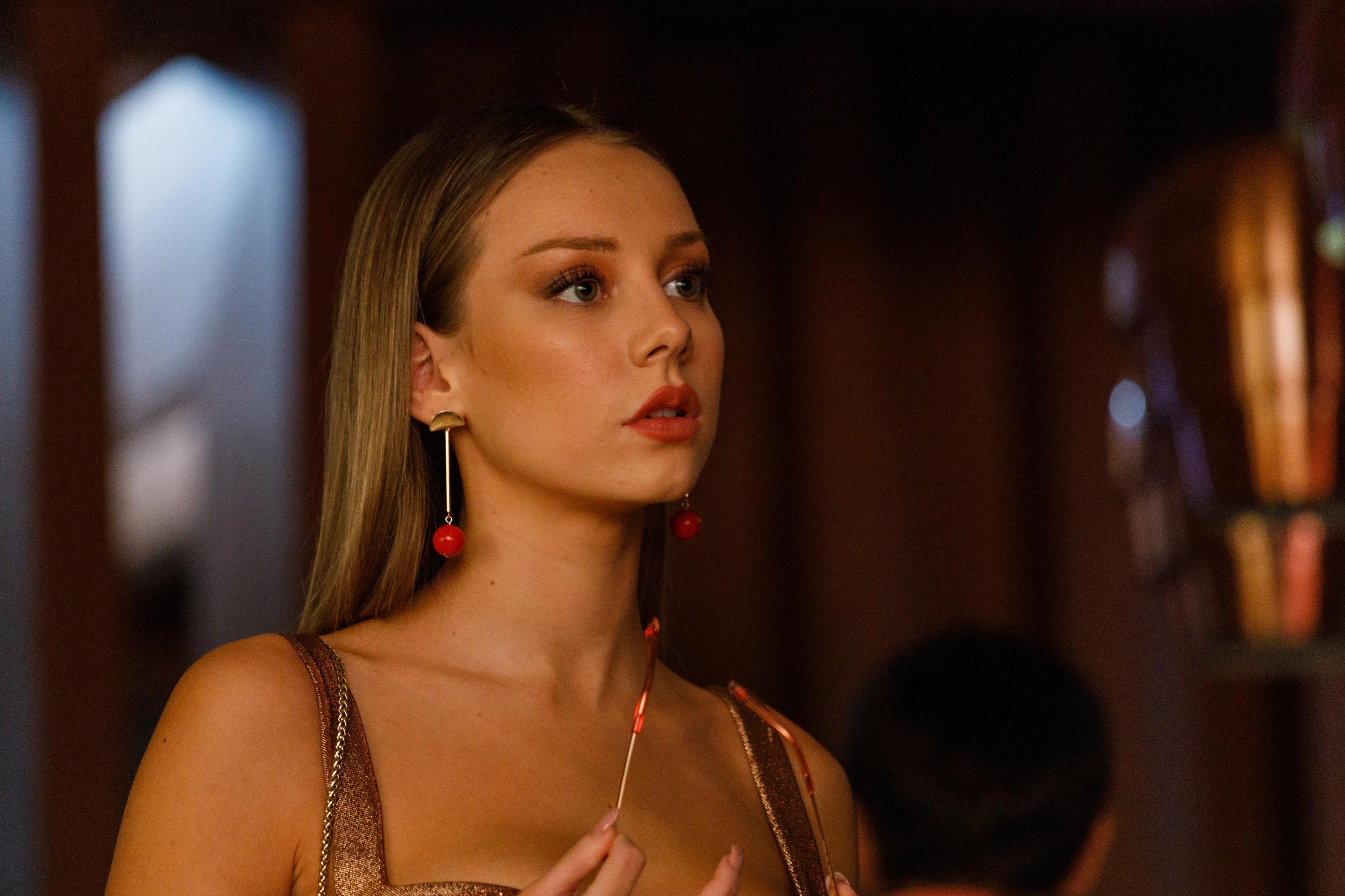 Quién es el reconocido actor que confirmó su romance con Ester Expósito ...