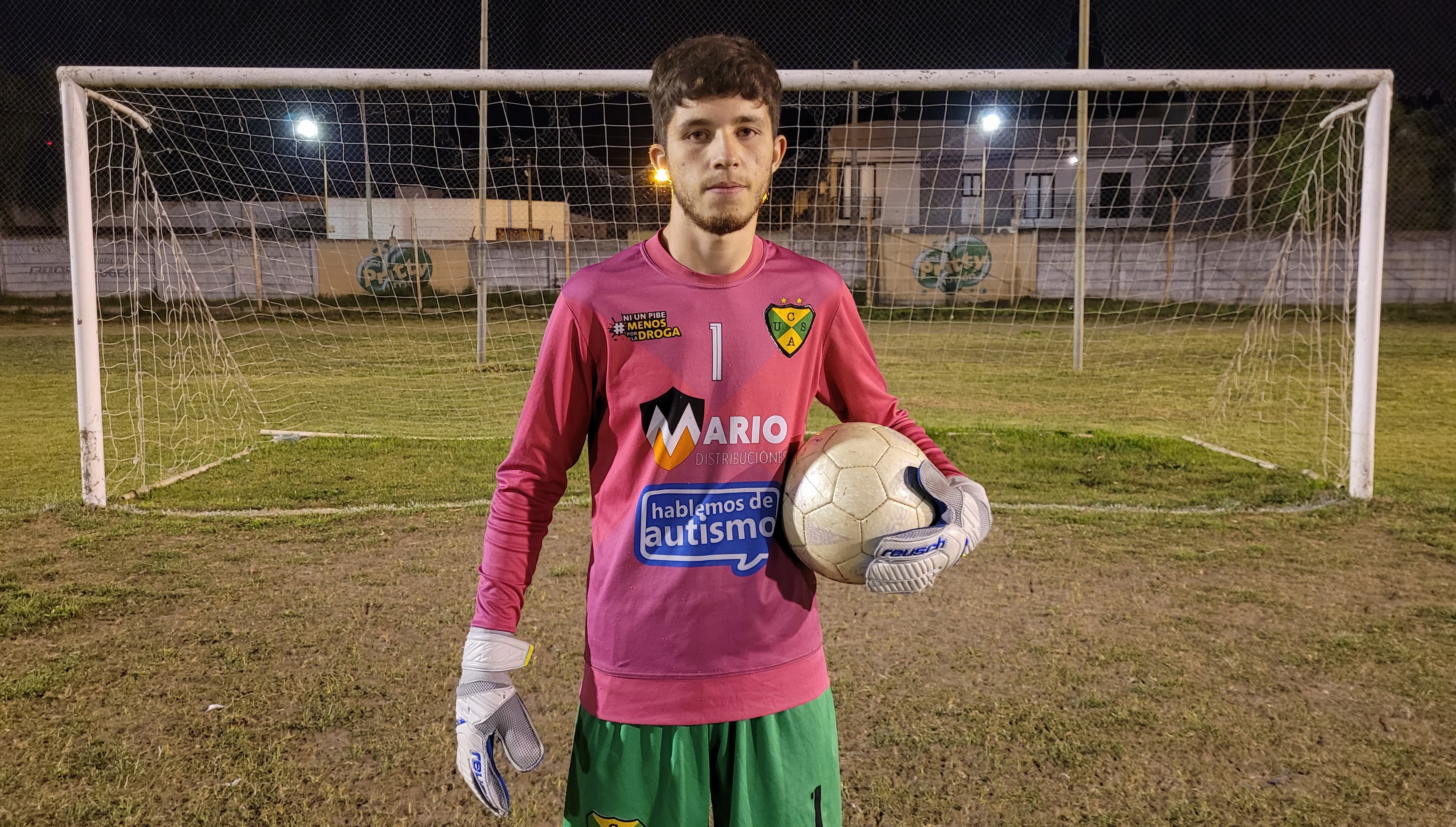 Ian Pavón le ganó a los prejuicios y debutó como arquero en la Primera ...