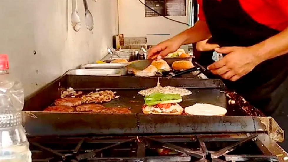 Más de 150 personas fueron hospitalizadas por comprar comida en mal ...