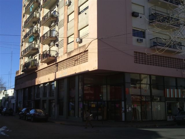 Una persona quedó atrapada en el ascensor del edificio Guini – El Día ...