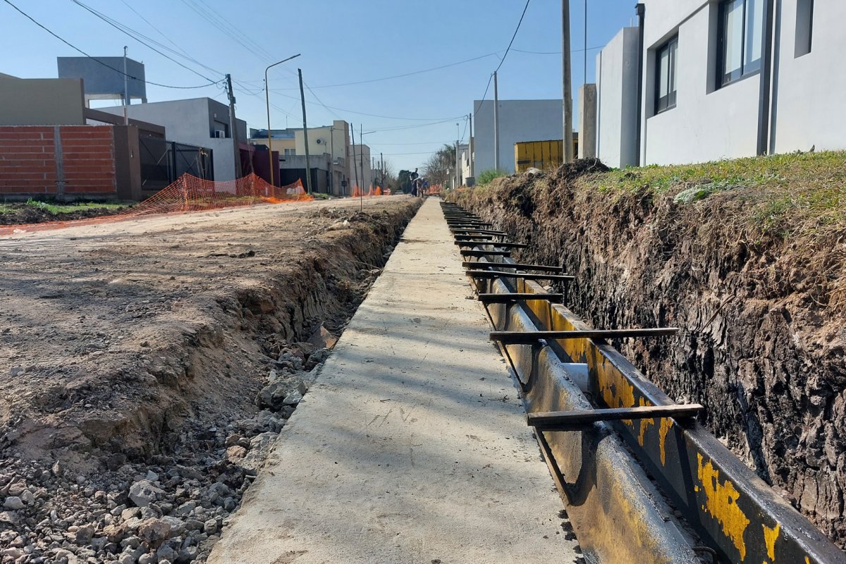 Avanzan los trabajos de cordón cuneta en calle Franco – El Día de ...