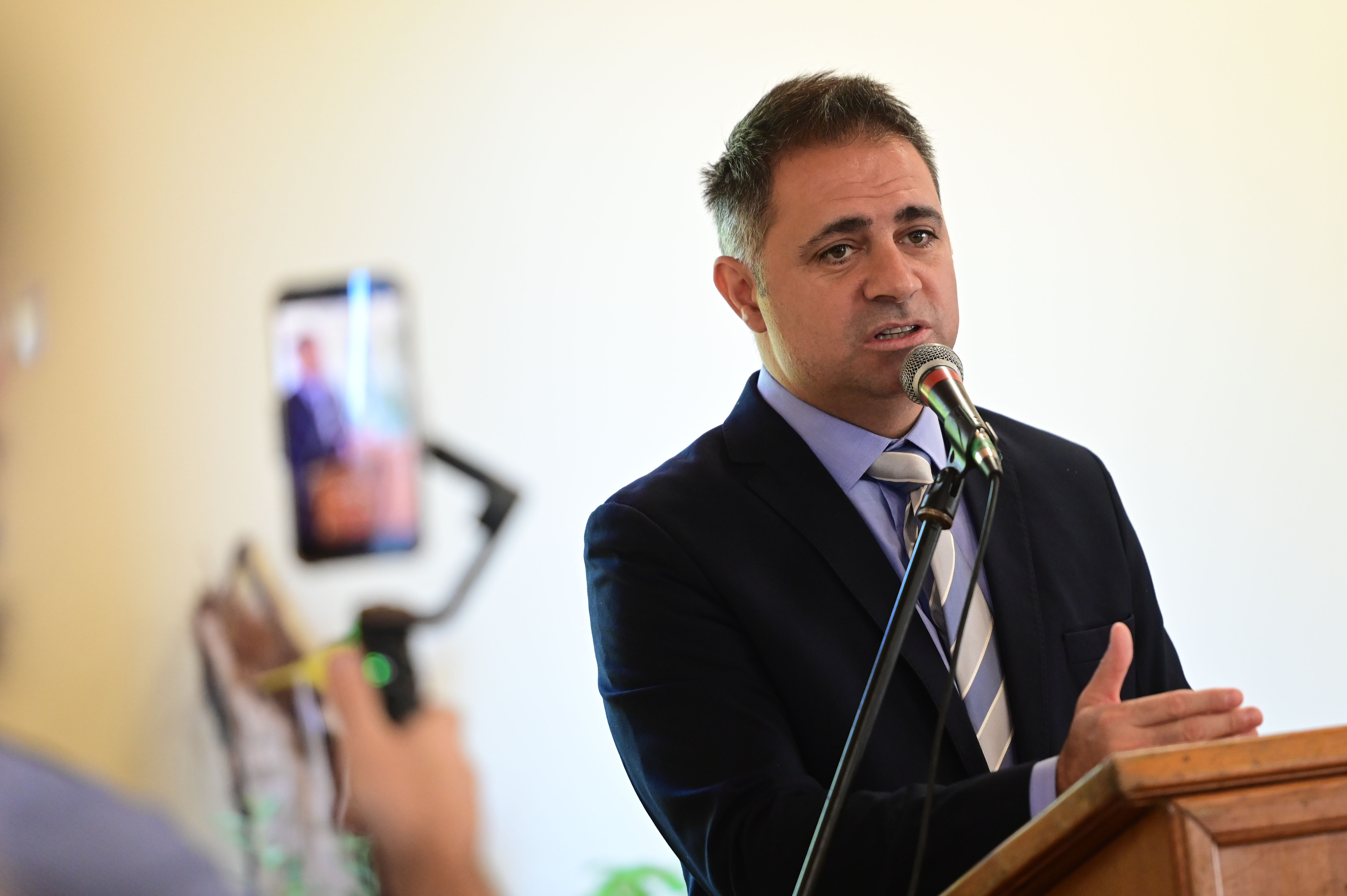 Davico afirmó que está "de acuerdo" con que LLA y JxER hagan una ...