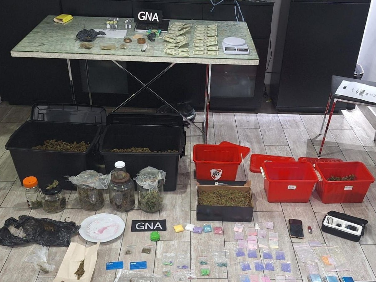 Una pareja detenida por llevar éxtasis, "tusi" y marihuana en el auto ...